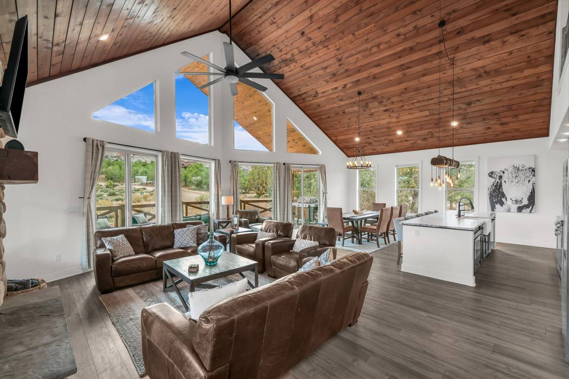 372 M² House ∙ 5 Bedrooms ∙ 13 Guests - Orderville, UT