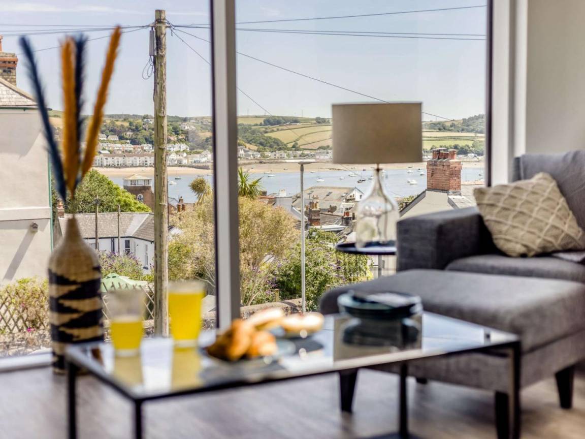 Cottage ∙ 4 Bedrooms ∙ 8 Guests - Appledore