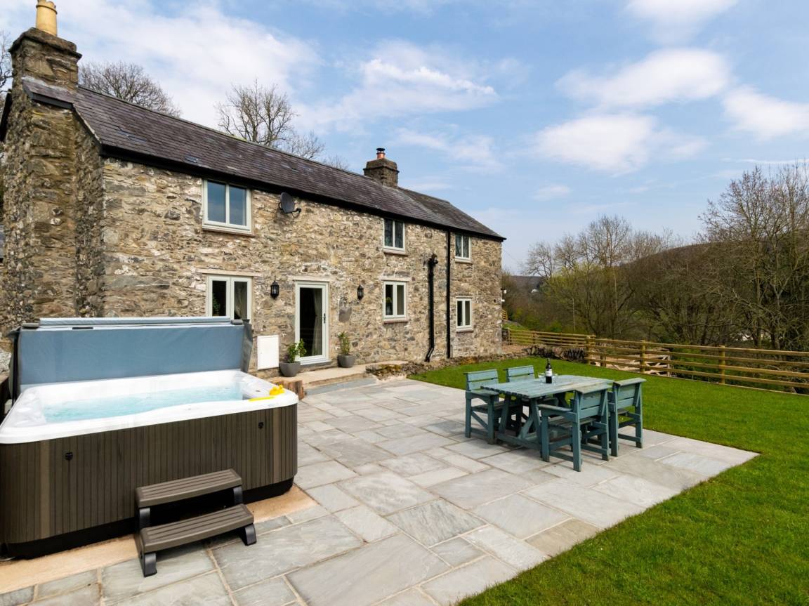 Cottage ∙ 2 Bedrooms ∙ 4 Guests - Towyn