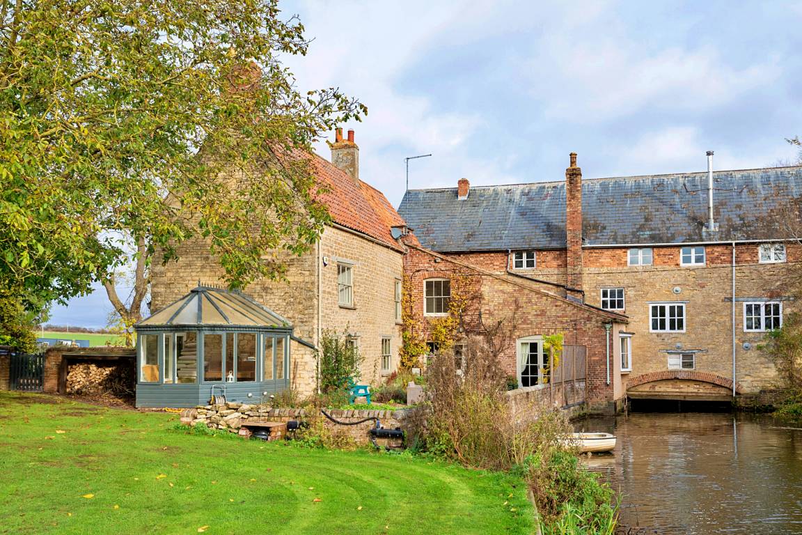 376 M² House ∙ 4 Bedrooms ∙ 8 Guests - Kettering, UK