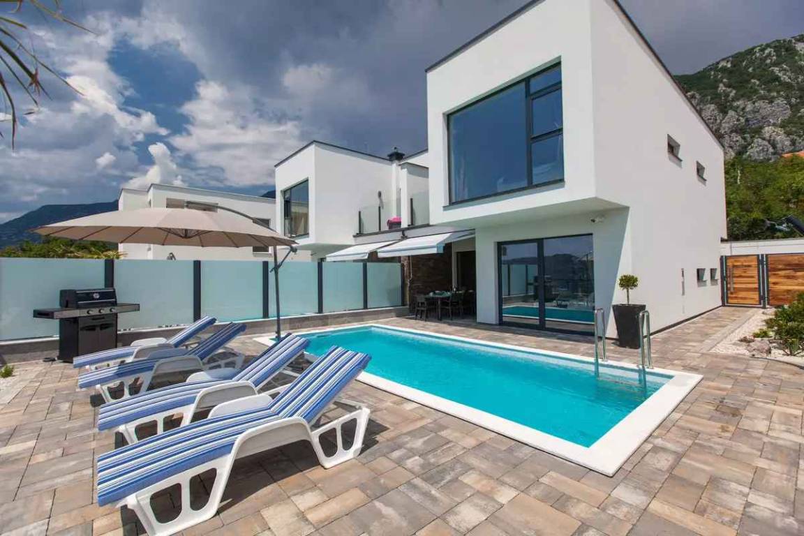 140 M² Villa ∙ 4 Bedrooms ∙ 8 Guests - Crikvenica