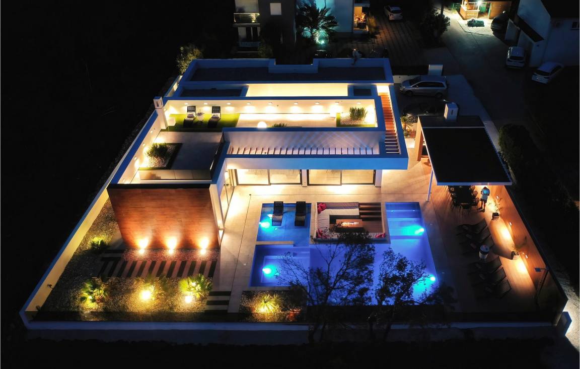 240 M² Maison De Vacances ∙ 4 Chambres ∙ 9 Personnes - Zaton