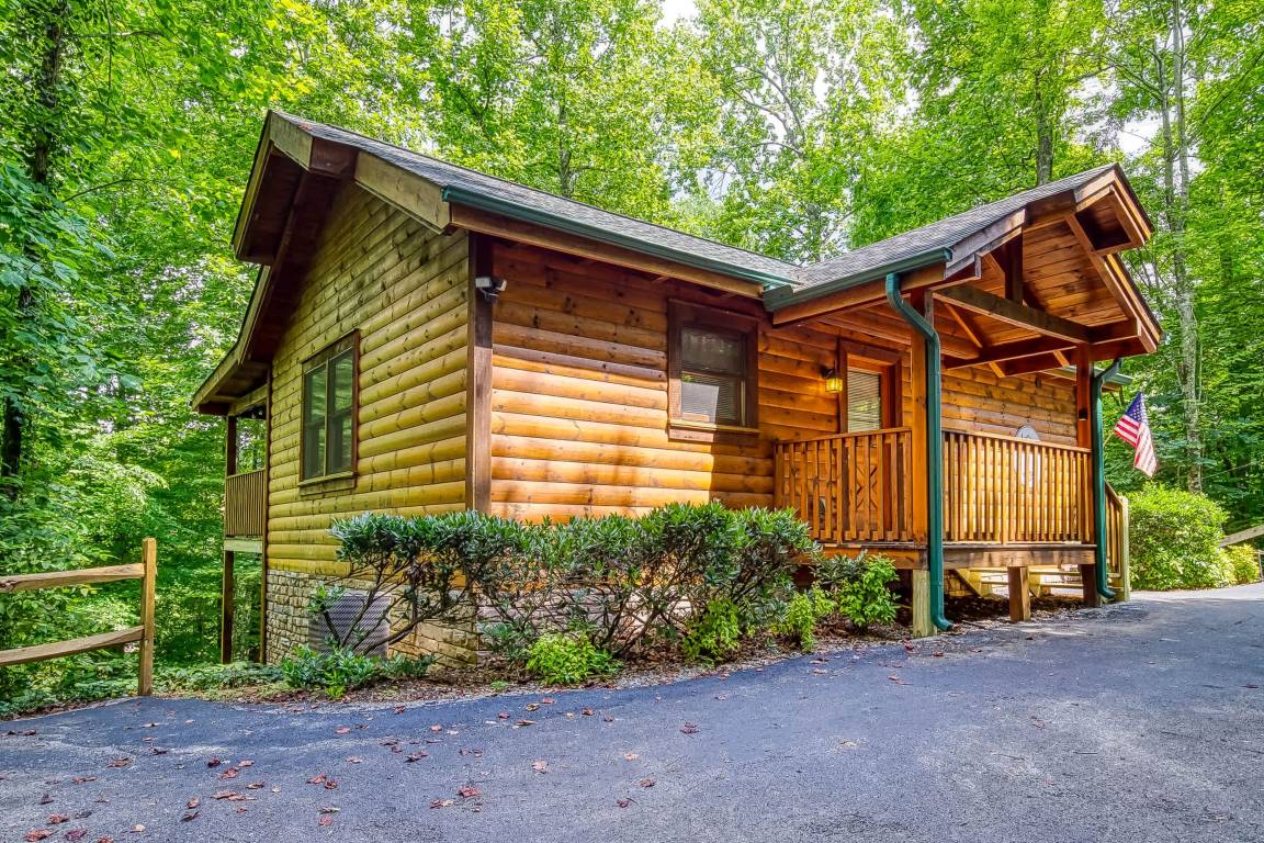 Apartment ∙ 2 Bedrooms ∙ 6 Guests - Townsend, TN