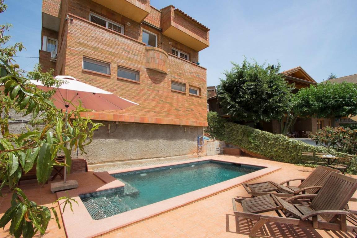 230 M² Villa ∙ 4 Bedrooms ∙ 6 Guests - Castelldefels