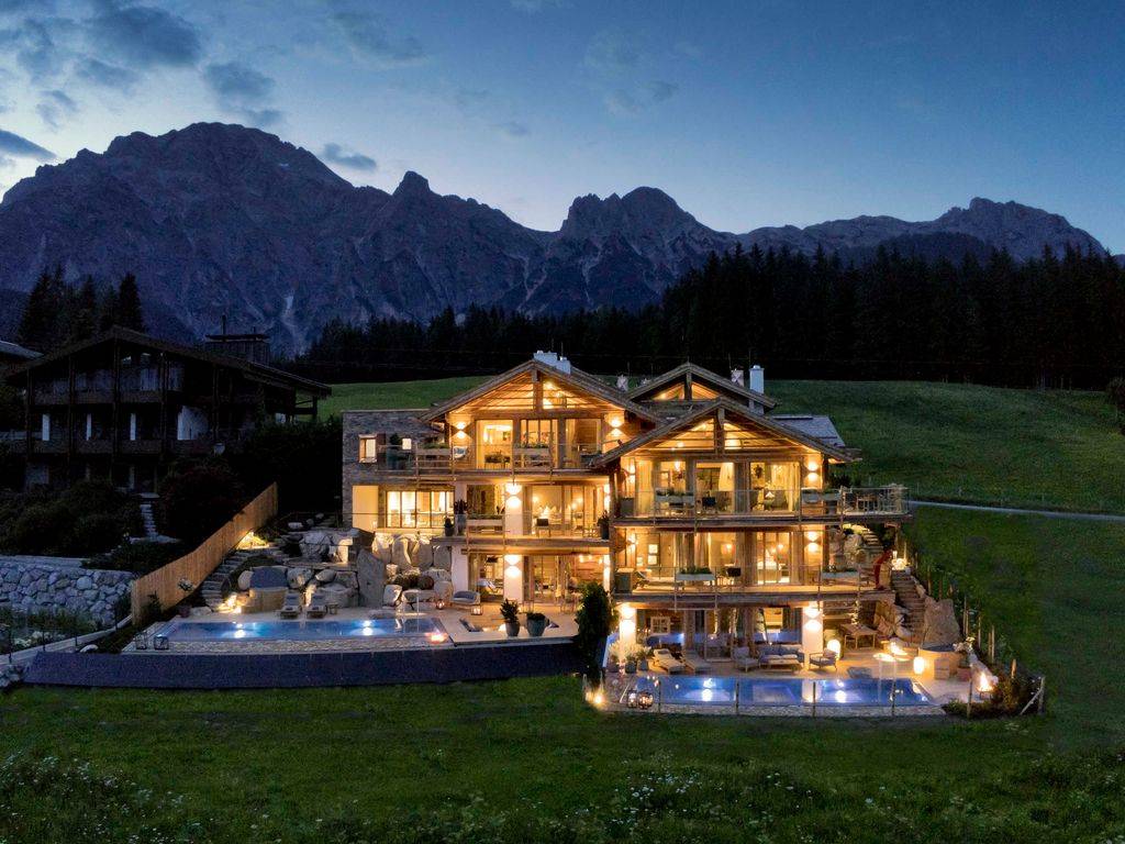 250 M² Talo ∙ 3 Makuuhuonetta ∙ 6 Vierasta - Leogang