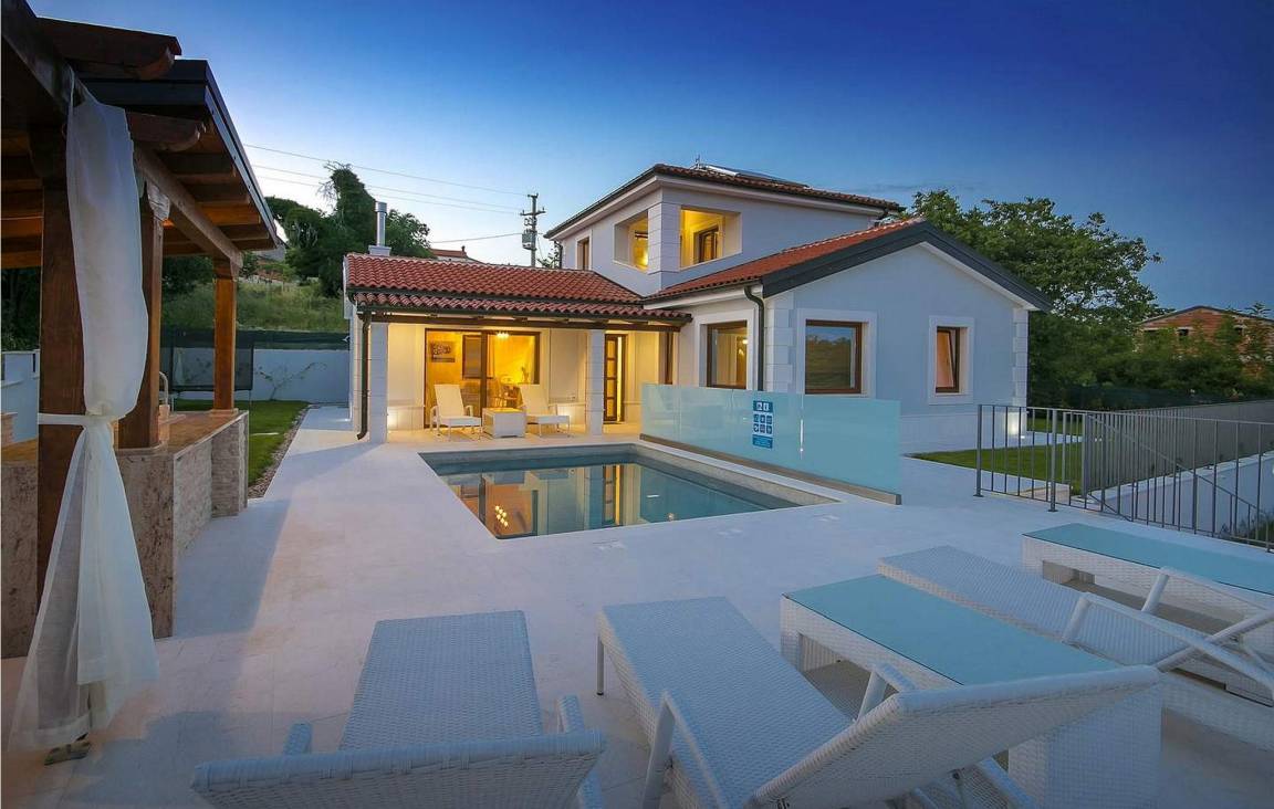 180 M² House ∙ 4 Bedrooms ∙ 8 Guests - Novigrad