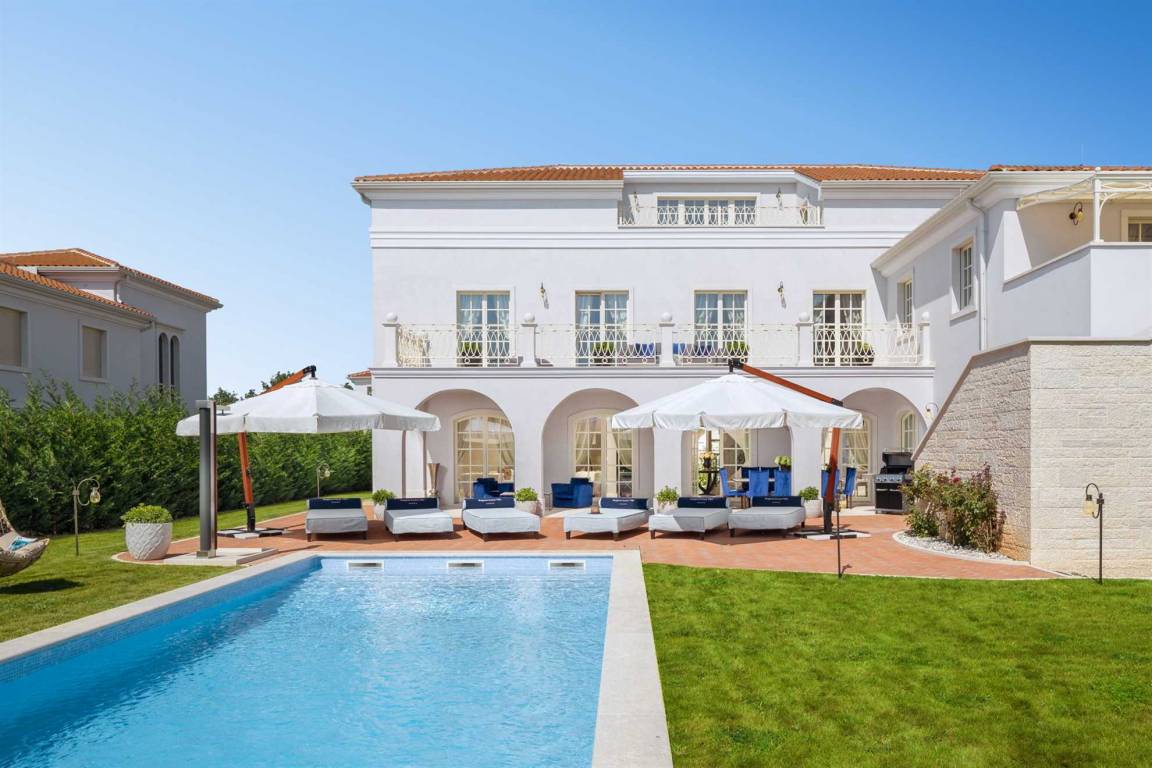 511 M² Villa ∙ 4 Bedrooms ∙ 8 Guests - Novigrad