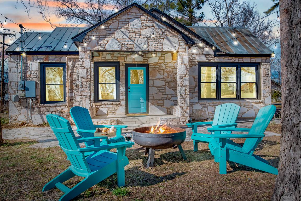 House ∙ 2 Bedrooms ∙ 4 Guests - Fredericksburg, TX
