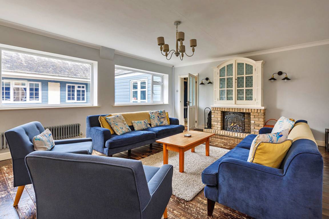 240 M² Cottage ∙ 5 Bedrooms ∙ 11 Guests - Cambridgeshire