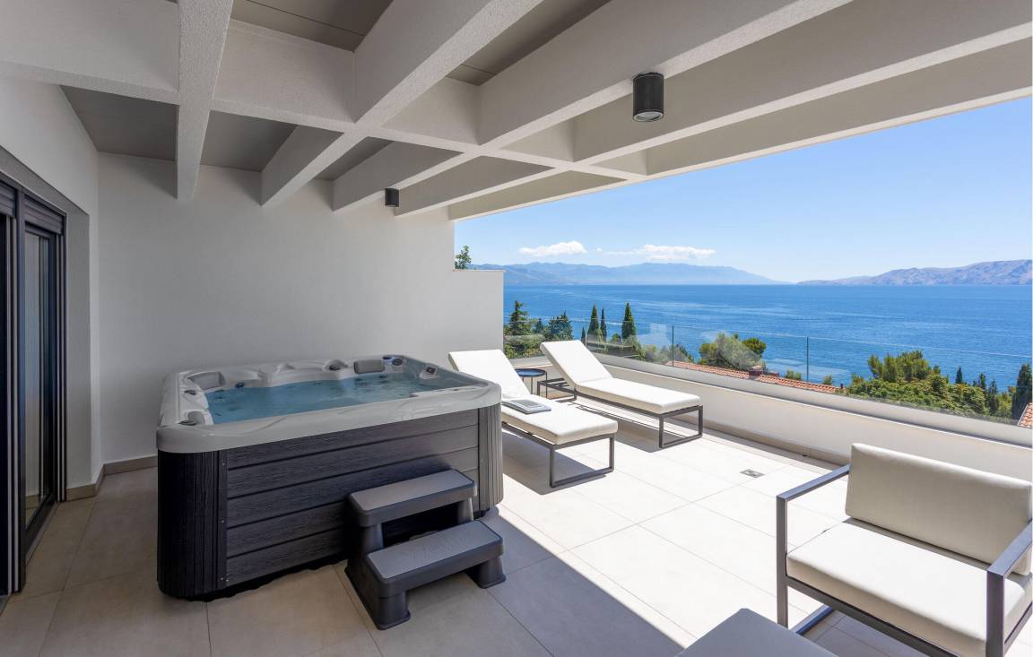 105 M² Apartment ∙ 3 Bedrooms ∙ 6 Guests - Klenovica