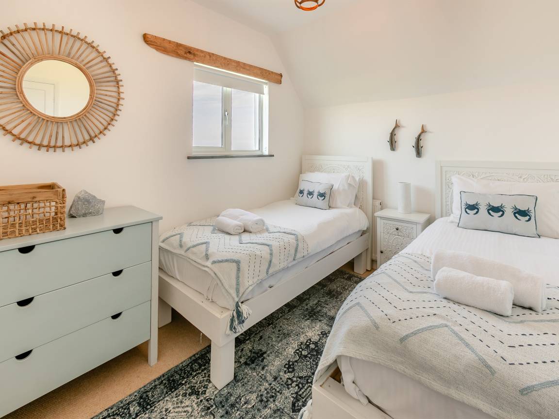 Cottage ∙ 5 Bedrooms ∙ 12 Guests - Polzeath Beach