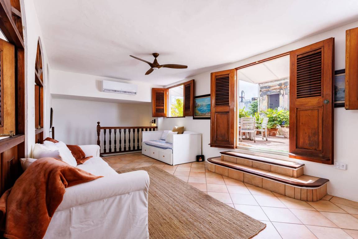 Apartment ∙ 2 Bedrooms ∙ 6 Guests - Levittown