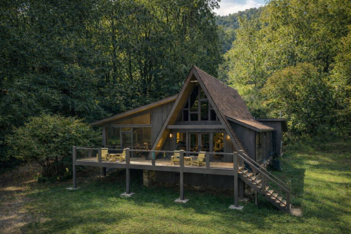 176 M² House ∙ 3 Bedrooms ∙ 6 Guests - Weaverville, NC