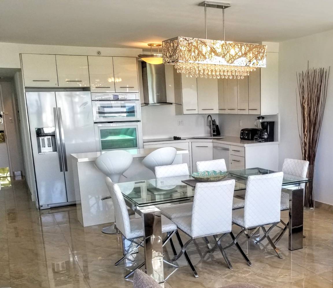 111 M² Apartment ∙ 3 Bedrooms ∙ 9 Guests - South Beach, FL