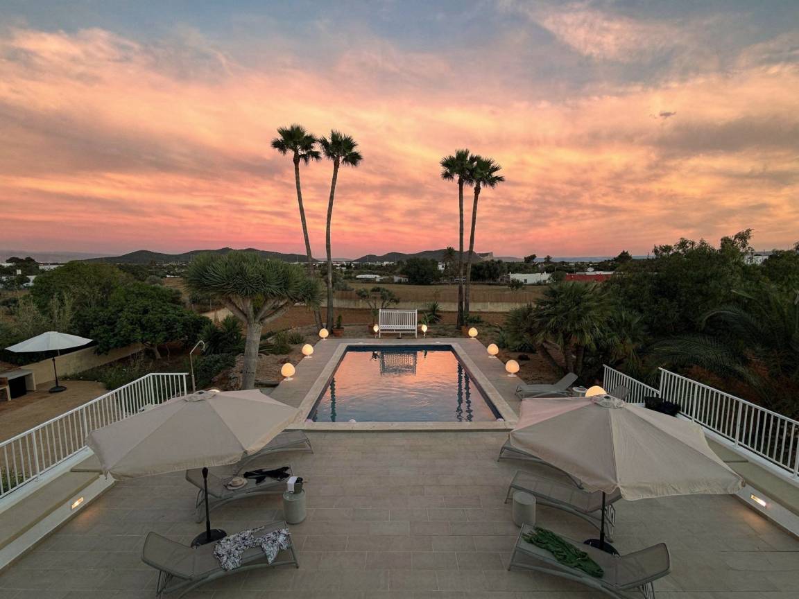 350 M² Villa ∙ 6 Bedrooms ∙ 12 Guests - Ibiza Airport (IBZ)