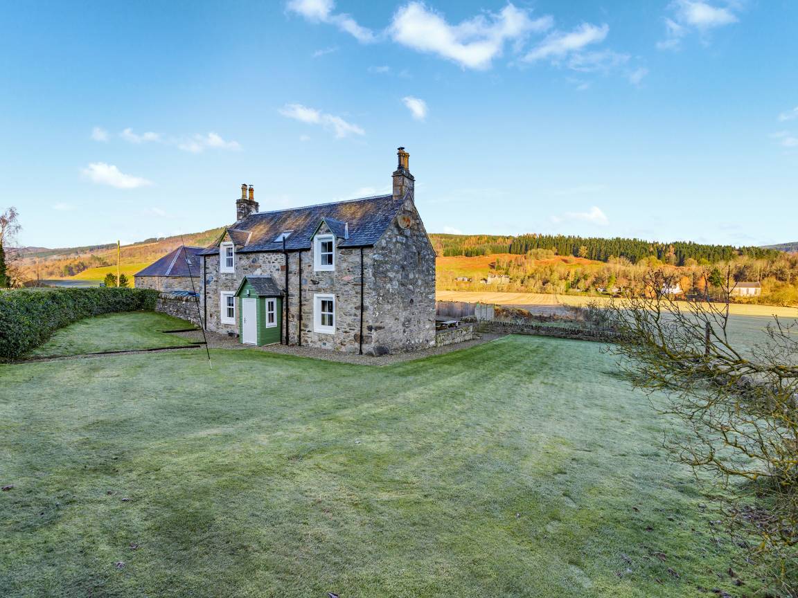 Cottage ∙ 4 Bedrooms ∙ 8 Guests - Dunkeld, UK