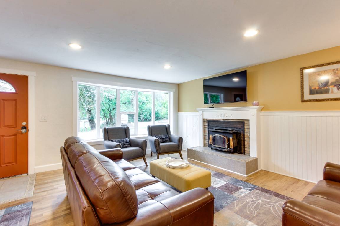 167 M² House ∙ 3 Bedrooms ∙ 11 Guests - Springfield, OR