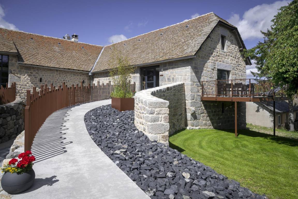 140 M² Gîte ∙ 3 Chambres ∙ 8 Personnes - Nasbinals