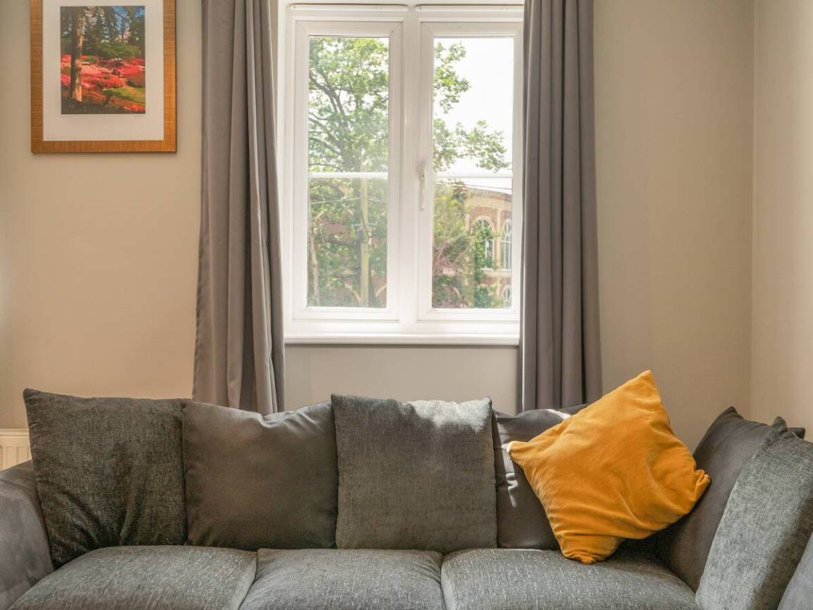 74 M² Apartment ∙ 2 Bedrooms ∙ 4 Guests - Wokingham