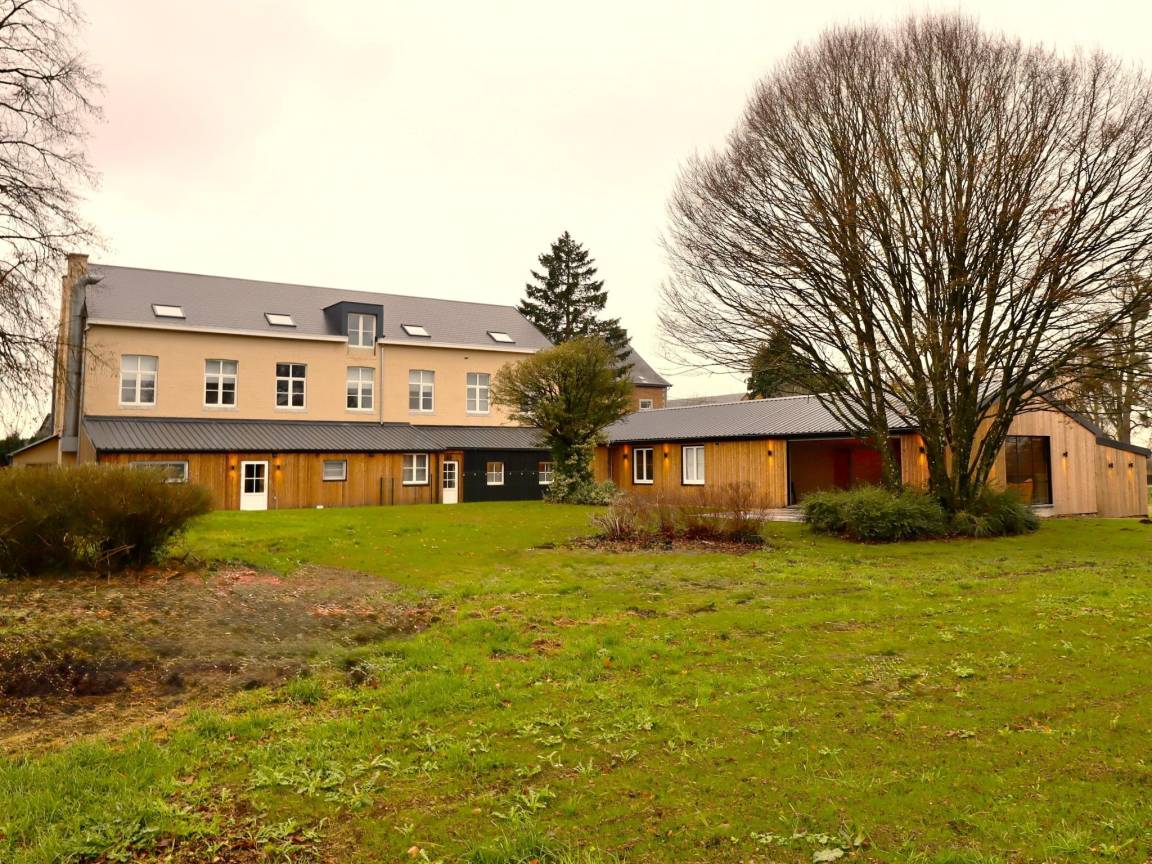 620 M² Maison De Vacances ∙ 12 Chambres ∙ 26 Personnes - Dinant