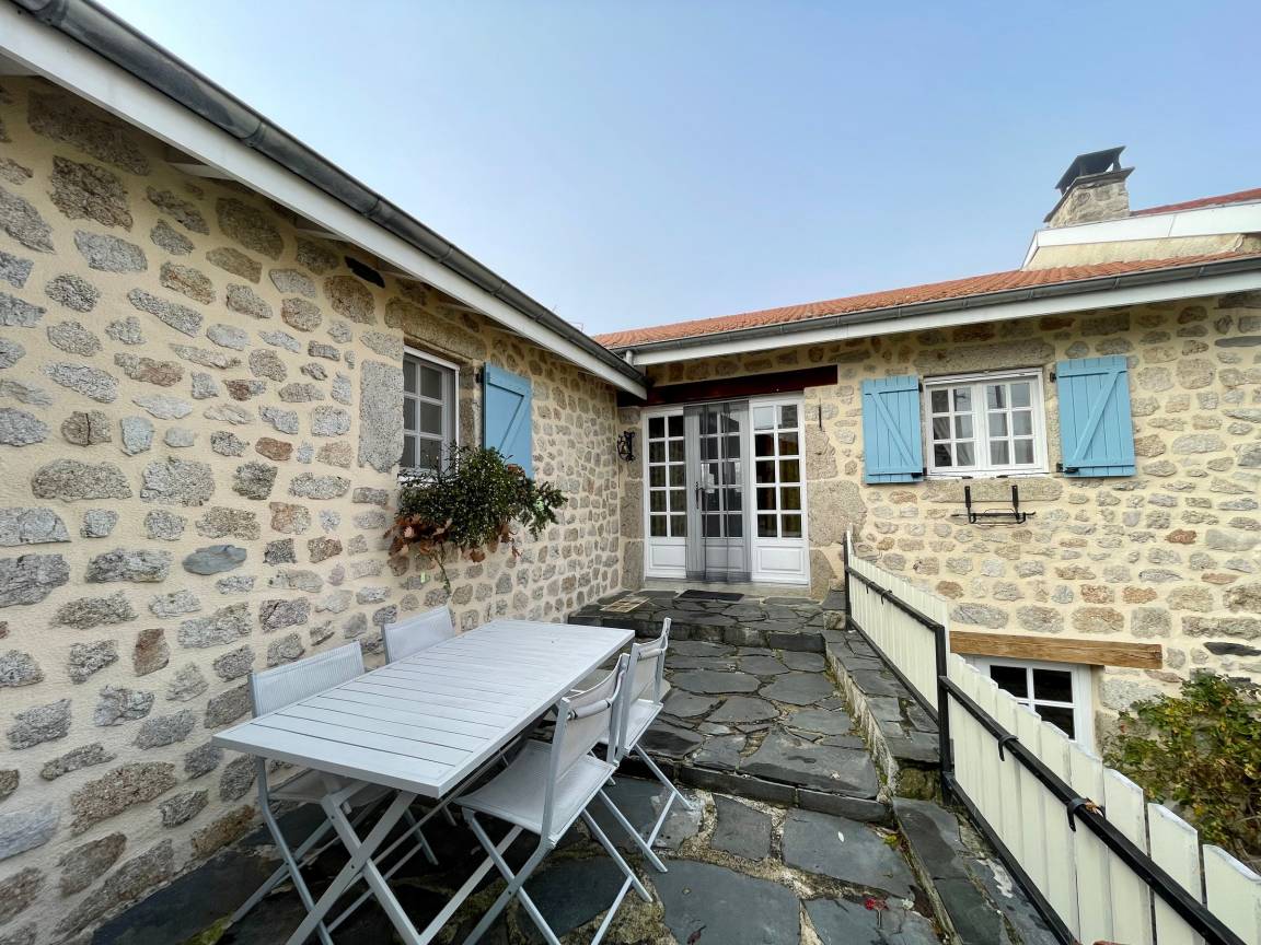 61 M² Cottage ∙ 2 Bedrooms ∙ 4 Guests - Loire