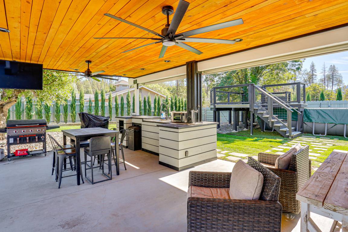 195 M² House ∙ 4 Bedrooms ∙ 15 Guests - Weaverville, CA