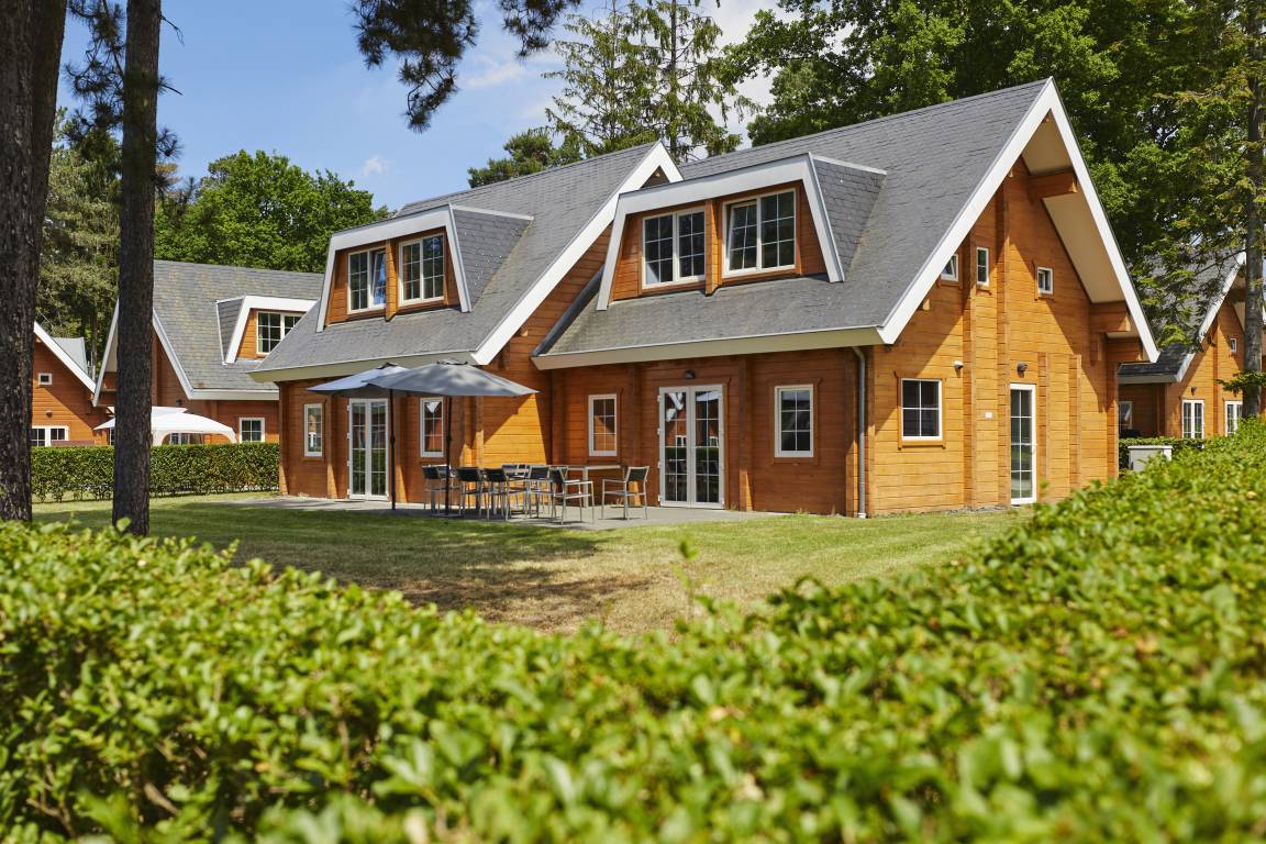 220 M² Bungalow ∙ 6 Habitaciones ∙ 12 Huéspedes - Maasmechelen