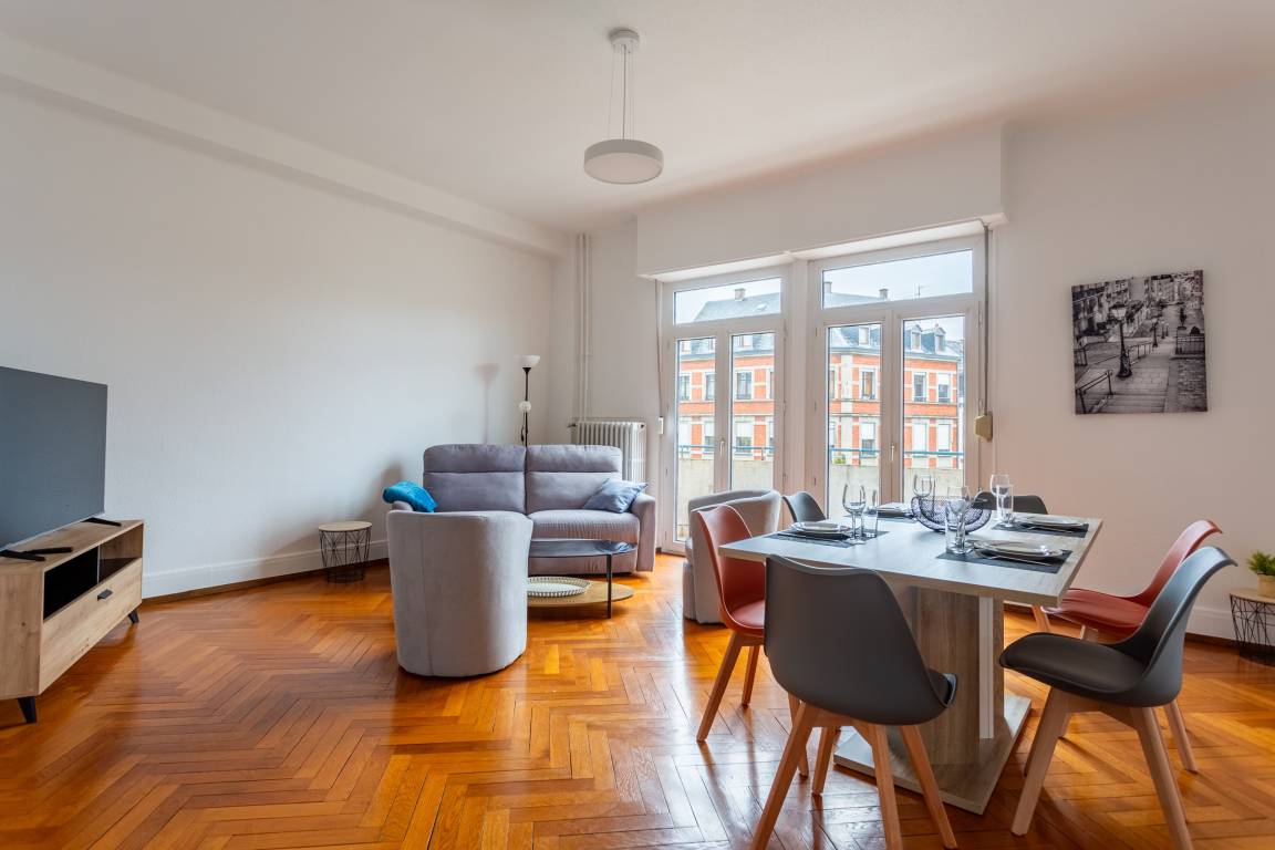 81 M² Apartment ∙ 2 Bedrooms ∙ 4 Guests - Strasbourg