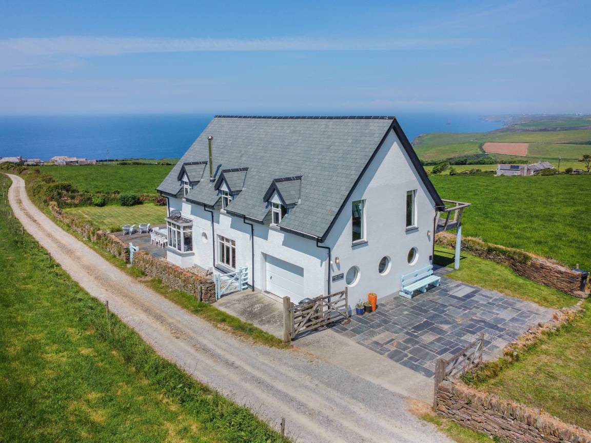 Cottage ∙ 5 Bedrooms ∙ 12 Guests - Tintagel