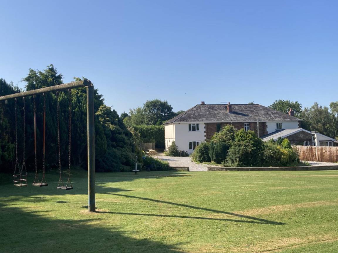Cottage ∙ 7 Bedrooms ∙ 18 Guests - Clovelly