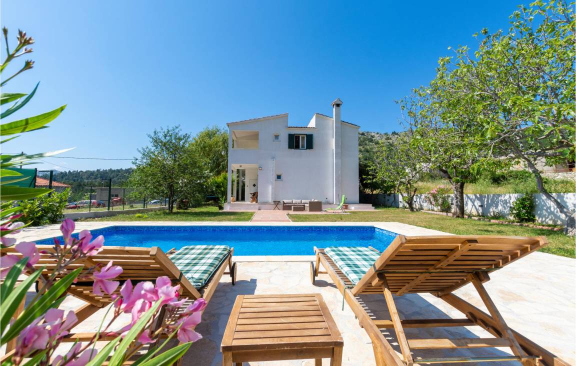 104 M² Ferienhaus ∙ 3 Schlafzimmer ∙ 7 Gäste - Omiš
