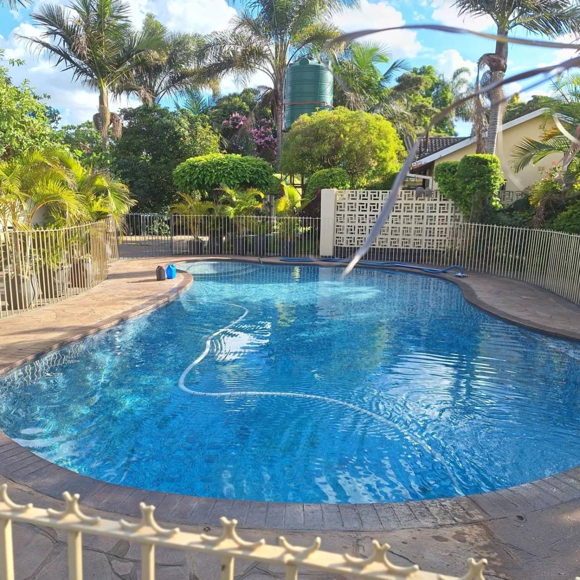 300 M² Apartment ∙ 6 Bedrooms ∙ 12 Guests - Harare
