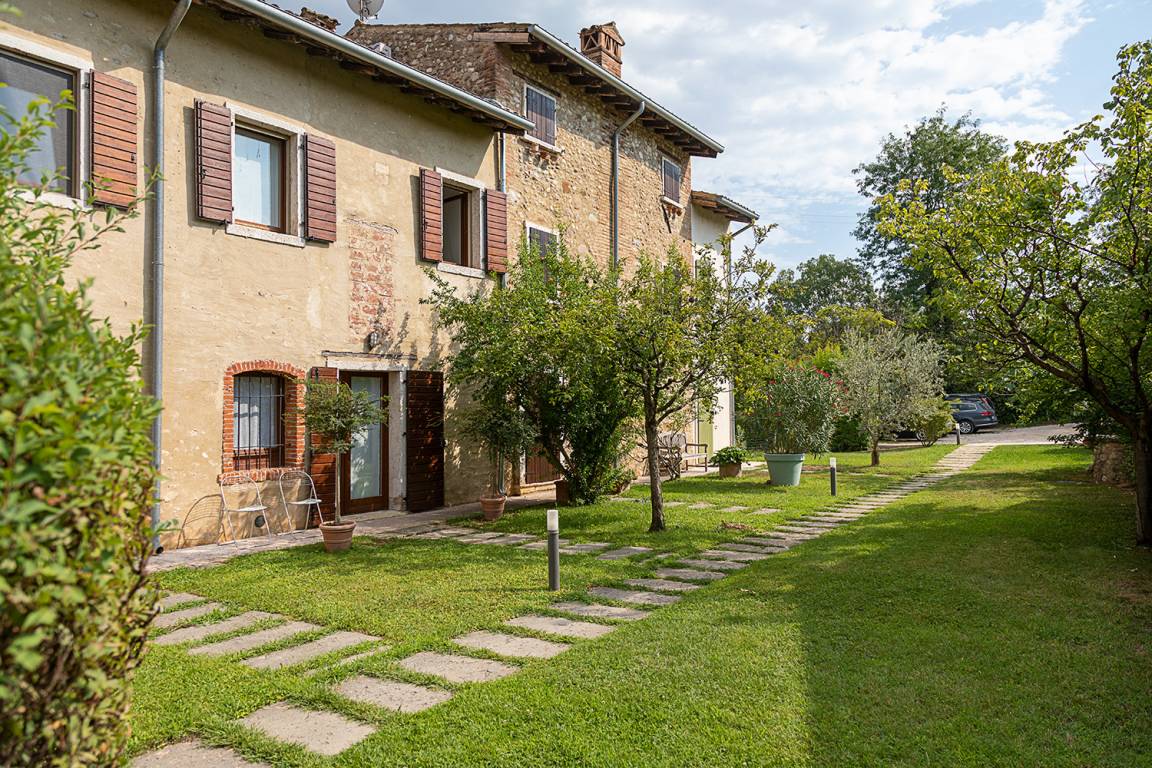 85 M² Ferienhaus ∙ 2 Schlafzimmer ∙ 6 Gäste - Lazise