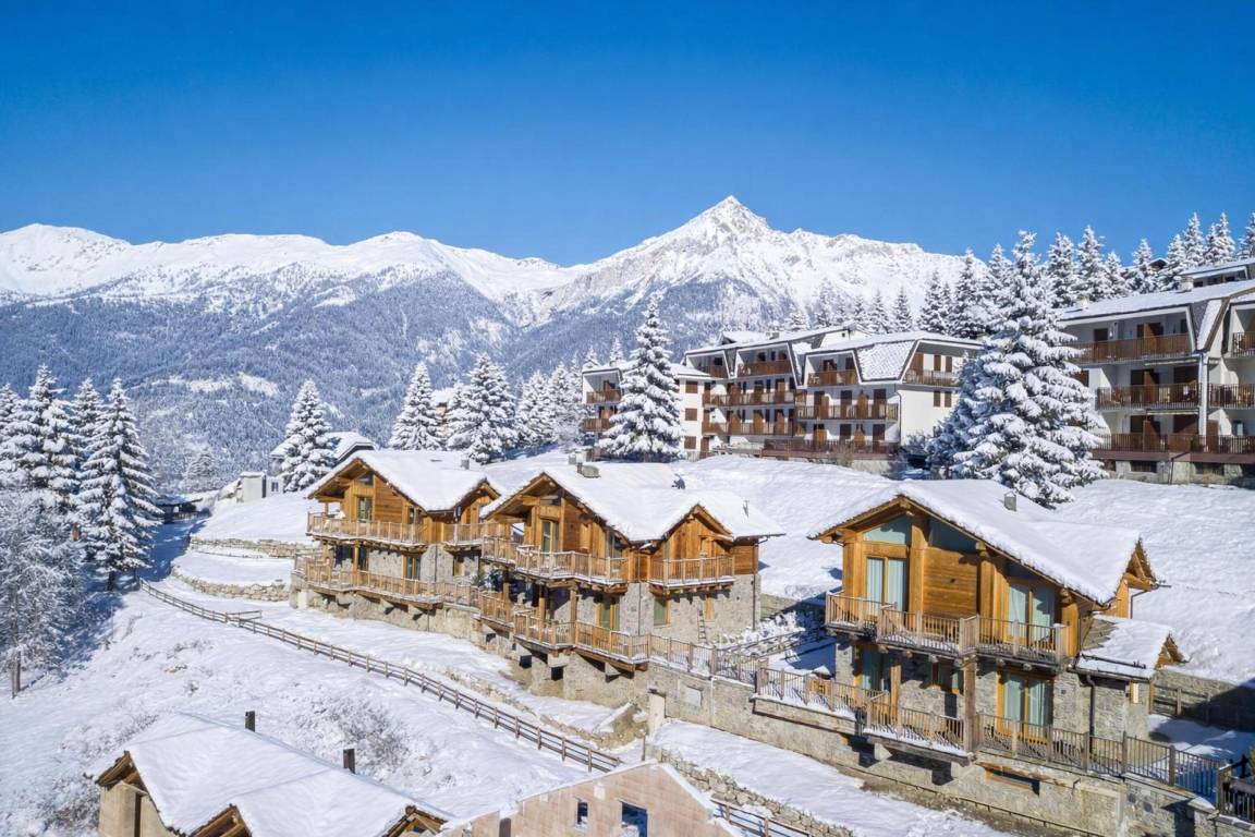 239 M² Chalet ∙ 4 Bedrooms ∙ 9 Guests - Sestriere