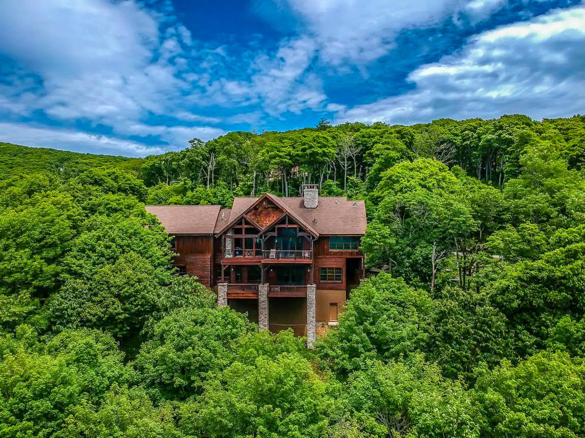 466 M² House ∙ 6 Bedrooms ∙ 12 Guests - West Jefferson, NC