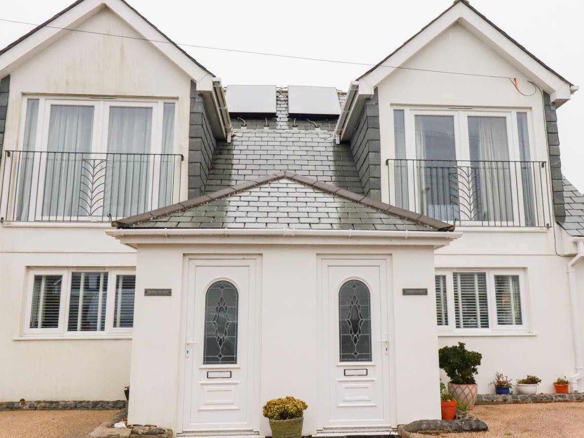 Cottage ∙ 2 Bedrooms ∙ 4 Guests - Fistral Beach