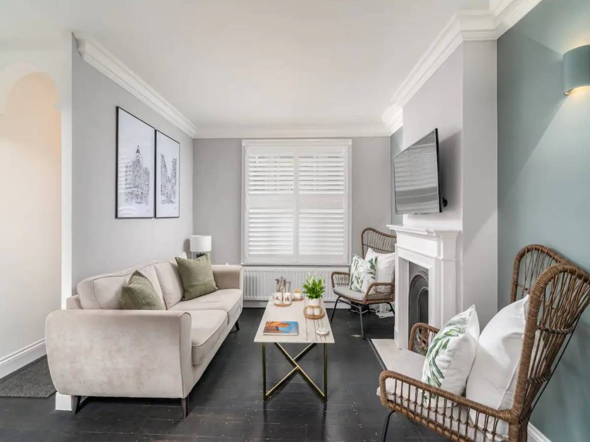 111 M² House ∙ 2 Bedrooms ∙ 4 Guests - St Albans