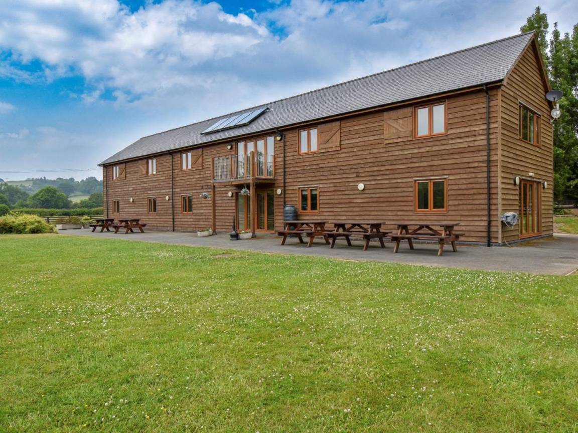 Cottage ∙ 5 Bedrooms ∙ 20 Guests - Shropshire