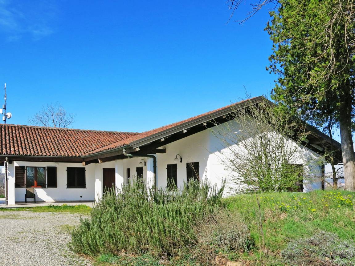 100 M² House ∙ 3 Bedrooms ∙ 6 Guests - Asti