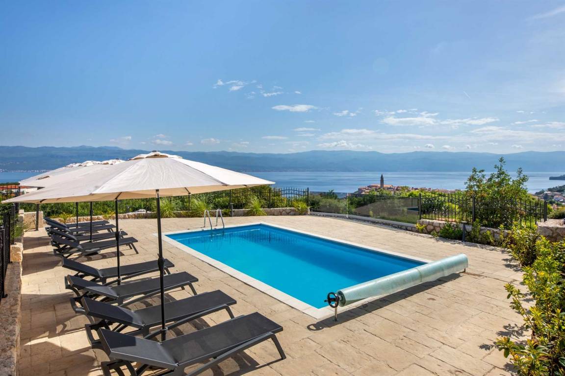 220 M² Villa ∙ 4 Bedrooms ∙ 8 Guests - Baška