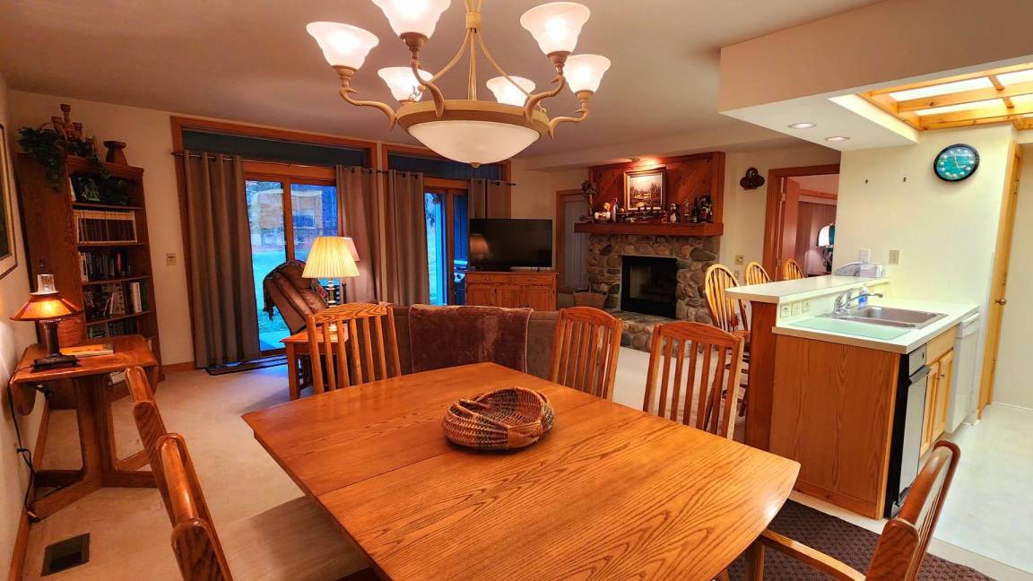 96 M² Condo ∙ 2 Bedrooms ∙ 5 Guests - Harbor Springs, MI