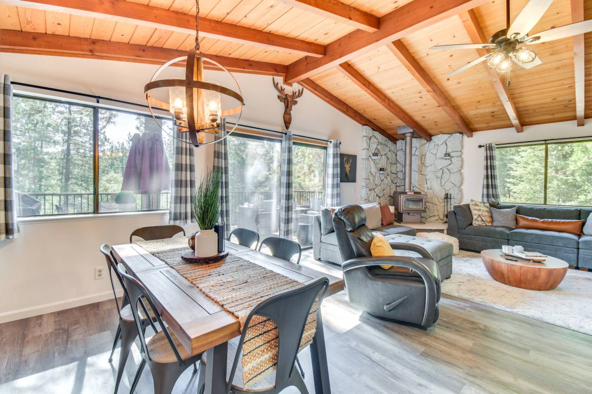 154 M² House ∙ 3 Bedrooms ∙ 10 Guests - Groveland, CA