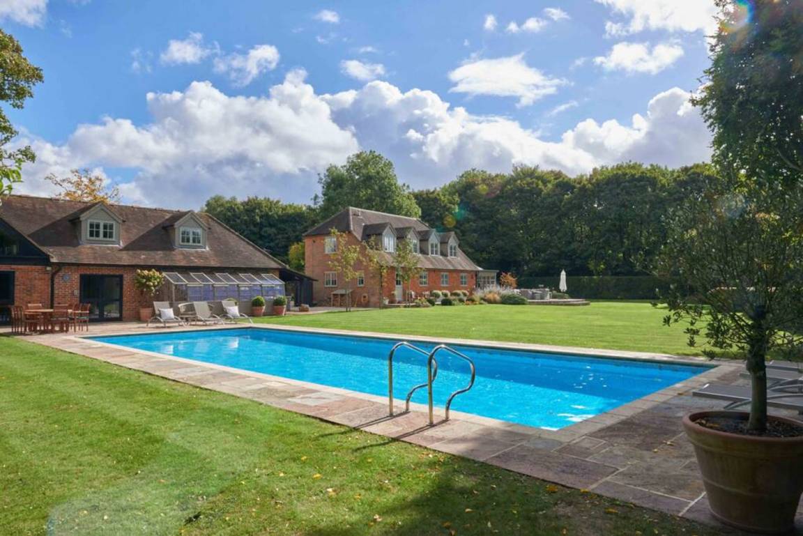 House ∙ 7 Bedrooms ∙ 13 Guests - Marlow