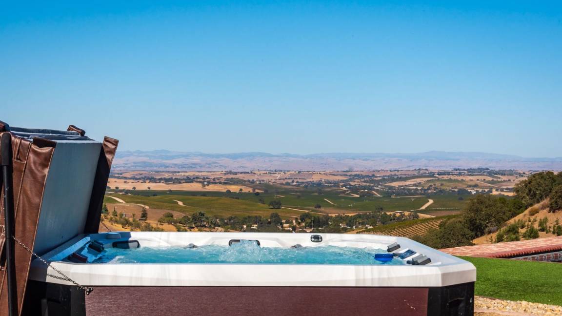 House ∙ 4 Bedrooms ∙ 12 Guests - Atascadero, CA