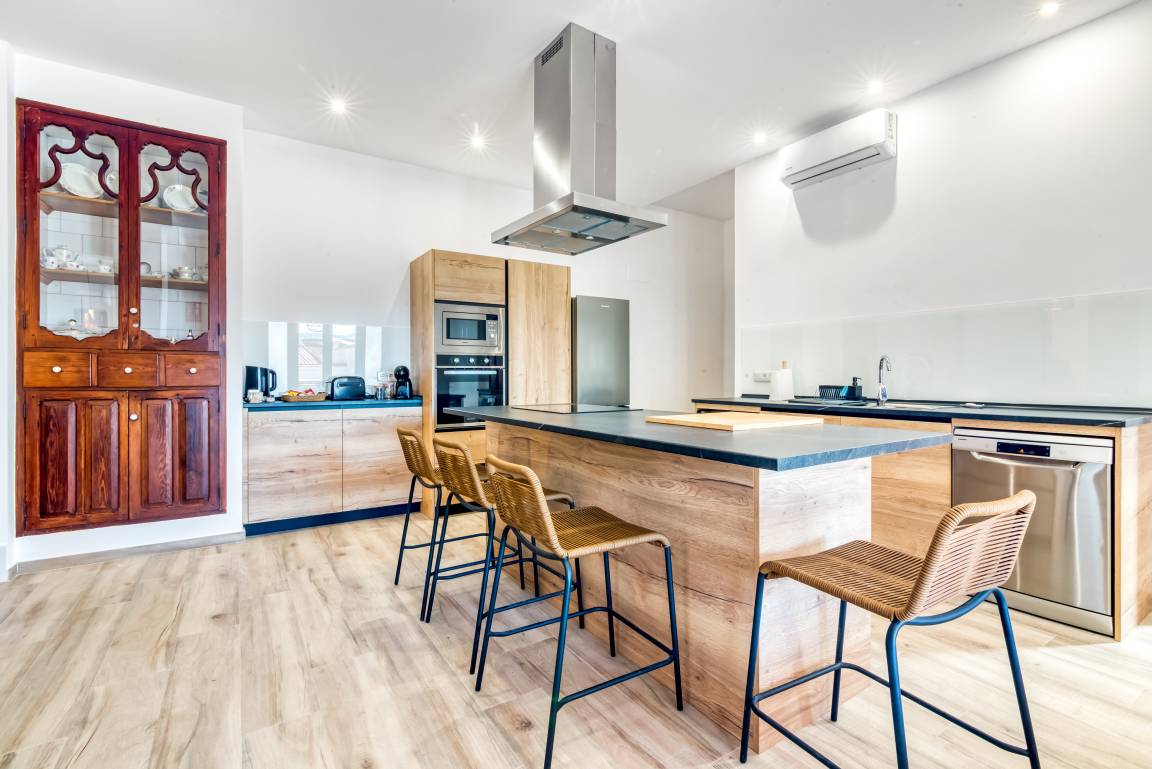 350 M² Ferienhaus ∙ 6 Schlafzimmer ∙ 12 Gäste - Orba