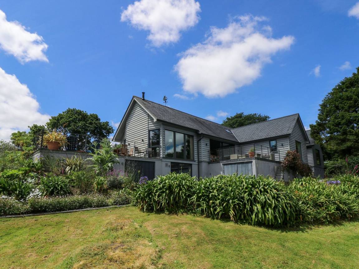 Cottage ∙ 4 Bedrooms ∙ 10 Guests - Falmouth