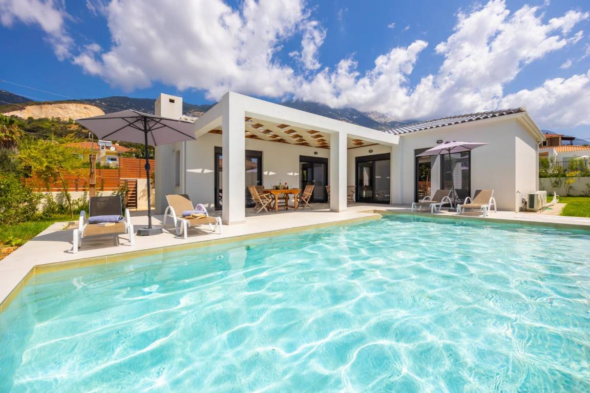 150 M² Villa ∙ 2 Bedrooms ∙ 6 Guests - Cephalonia