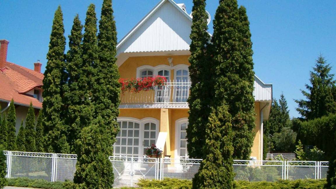 60 M² House ∙ 2 Bedrooms ∙ 4 Guests - Balatonfenyves