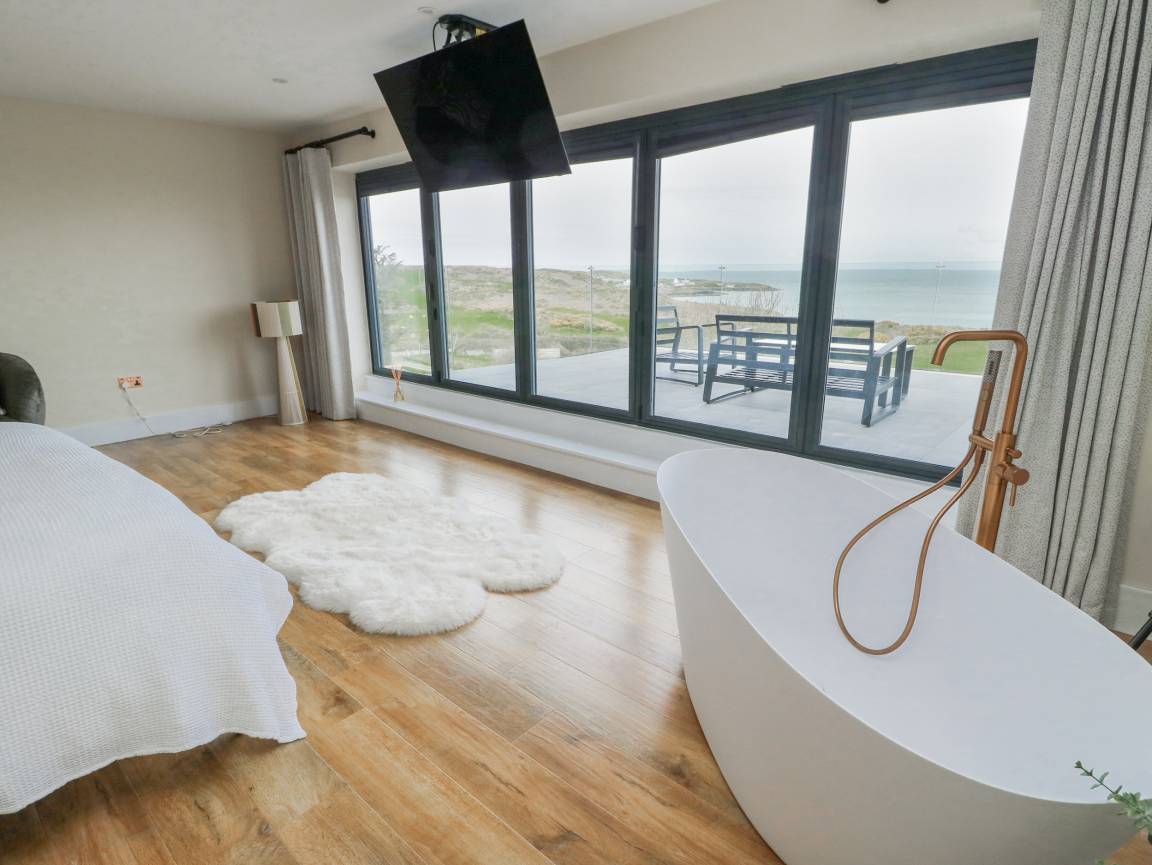 Cottage ∙ 5 Bedrooms ∙ 10 Guests - Bull Bay