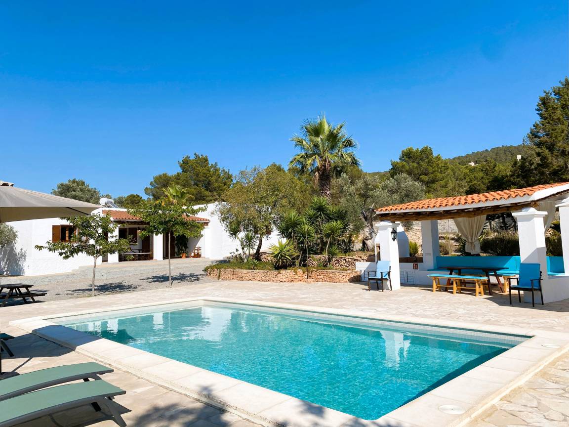 150 M² Finca ∙ 4 Bedrooms ∙ 9 Guests - Ibiza
